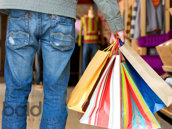 6 Weird Habits Of A Shopaholic - Boldsky.com