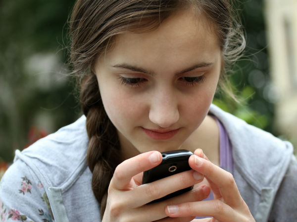 Why We Can't Live Without Cell Phones? - Boldsky.com