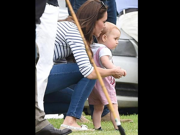 OMG! Prince George Takes His First Steps - Boldsky.com