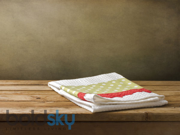 Tips To Recycle Old Bed Sheets & Towels - Boldsky.com