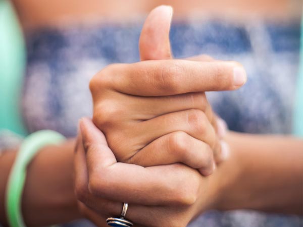 10 Basic Yoga Mudras & Their Health Benefits - Boldsky.com