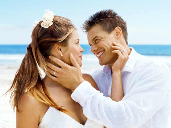 10 Secrets of A Happy Relationship - Boldsky.com