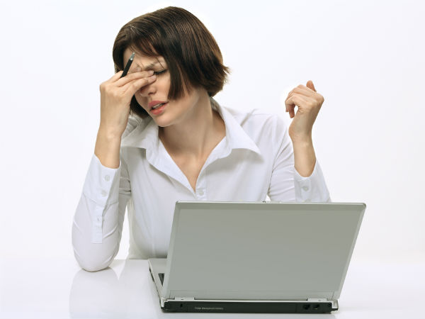 Health Risks Of Using Laptops - Boldsky.com