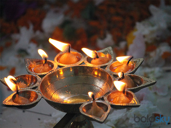 Importance Of Aarti In Hinduism - Boldsky.com