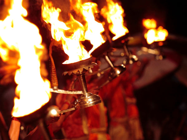 Importance Of Aarti In Hinduism - Boldsky.com