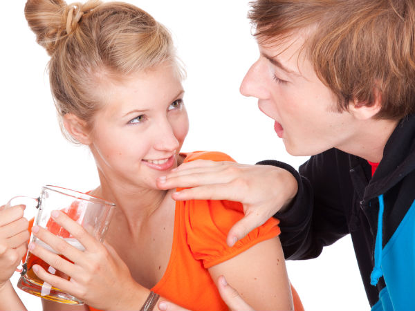 Best Ways To Get Rid Of Your Clinging Boyfriend - Boldsky.com