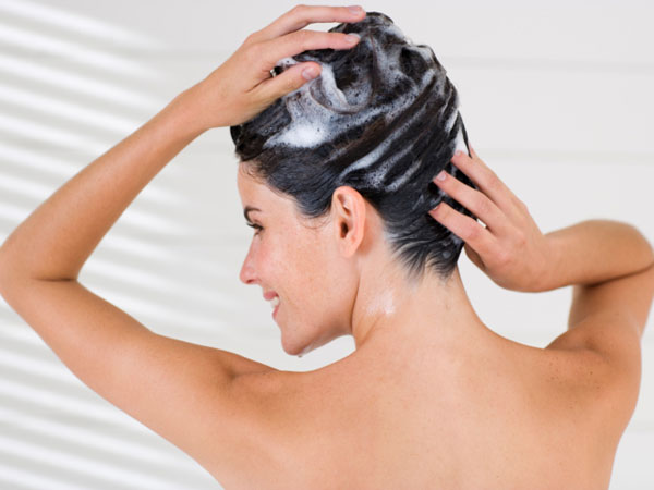 16 Easy Ways To Shampoo Your Hair - Boldsky.com