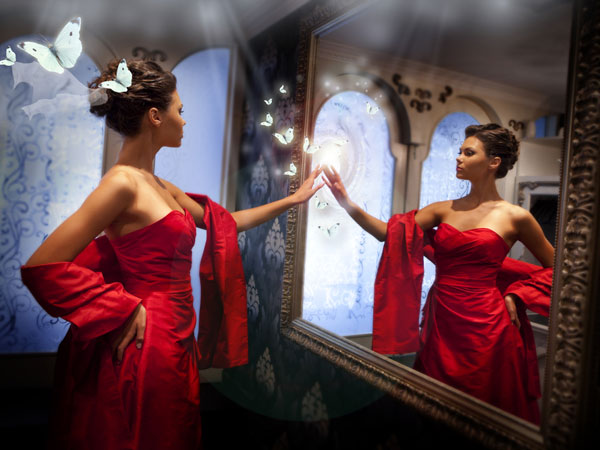 6 Simple Ways To Get Stain-Free, Shiny Mirror - Boldsky.com