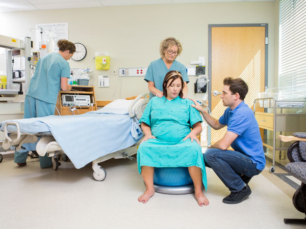 How To Help A Woman In Labour - Boldsky.com