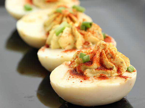 20 Best Healthy Snacks For Men - Boldsky.com