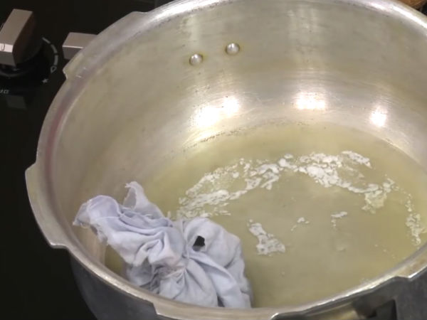 Delicious Gobi Butter Masala Gravy - Boldsky.com