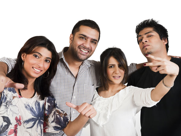 Tips To Socialise With Everyone - Boldsky.com