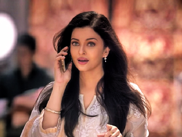 VIDEO: Aishwarya Rai's Next-Door Girl Look For Kalyan Advertisement ...