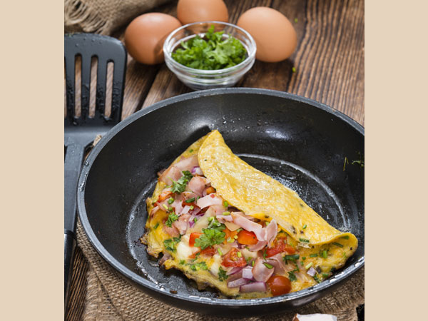 Classic Cheese Omelette For Breakfast - Boldsky.com