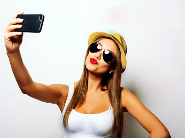 Rules For Looking Good In A Selfie - Boldsky.com