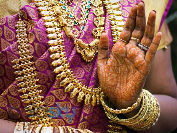 7 Reasons Why Indians Are Obsessed With Gold - Boldsky.com