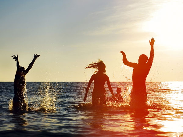 Health Benefits Of Going To The Beach - Boldsky.com