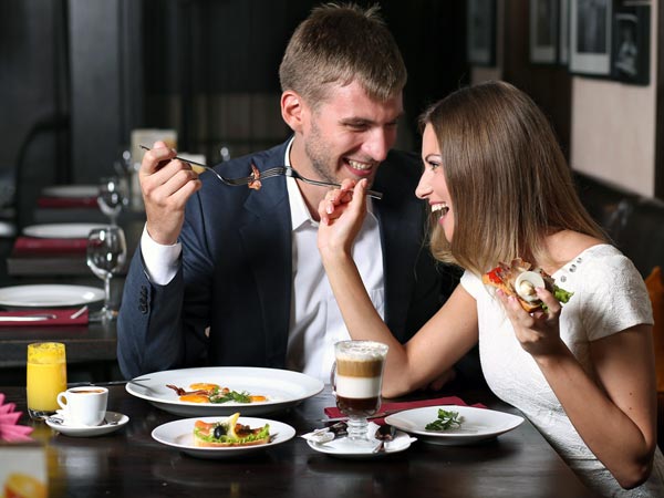 10 Date Night Tips For Married Couples - Boldsky.com
