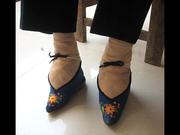 The Barbaric Chinese Fashion Fad: The Lotus Feet - Boldsky