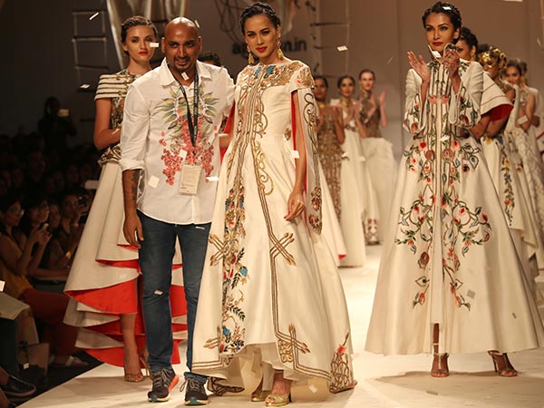 Samant Chauhan's Collection At AIFW 2016: Luxurious Ivory And Decadent ...