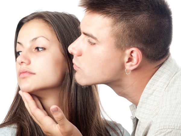 Ways To Know She Isn't Interested - Boldsky.com