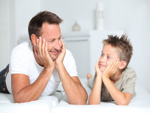 Meaningful Things Parents Can Do To Make Their Kids Smile - Boldsky.com