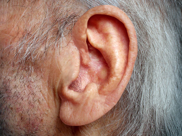 How To Remove Water From Your Ear After Shower Or Swimming? - Boldsky.com