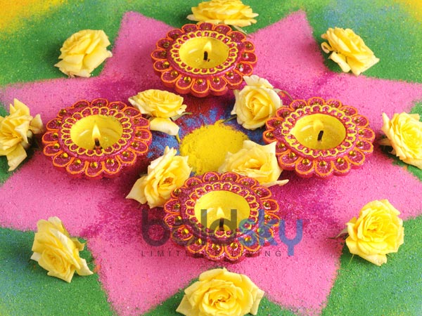 Beautiful Ways To Decorate Home With Diyas This Diwali - Boldsky.com