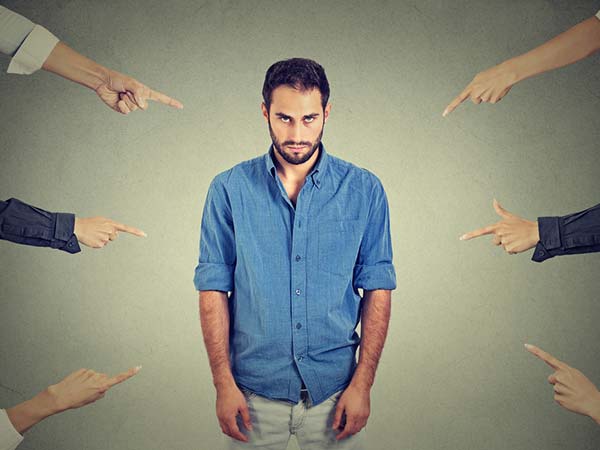 List Of Things That Makes You Unhappy With Life - Boldsky.com