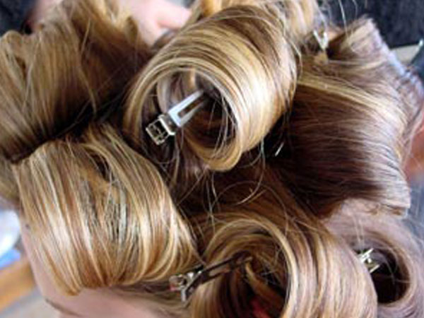 Quick Steps To Get A Wavy Hair - Boldsky.com