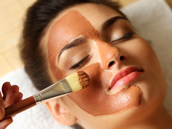 Types Of Facial For Winter Season - Boldsky.com