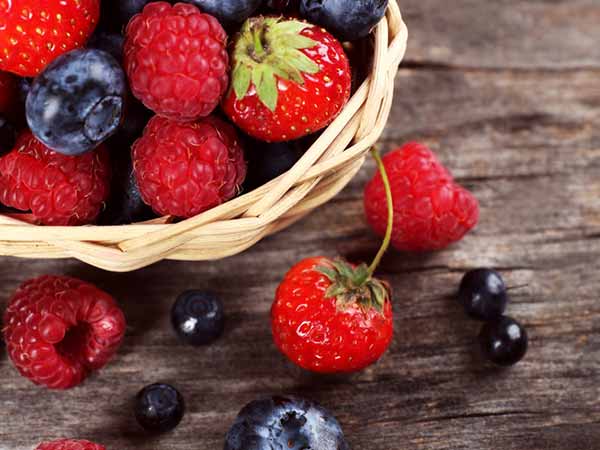 7 Reasons Why Berries Are The Heavenly Food For Men - Boldsky.com