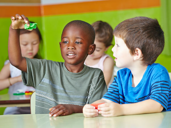 How Group Learning Benefits Kids - Boldsky.com
