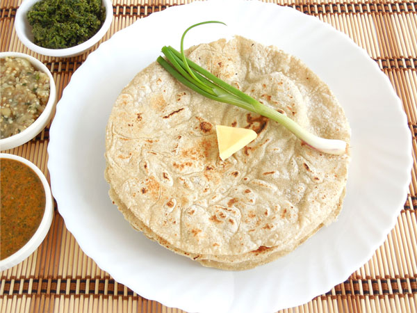 Special Jowar Roti And Brinjal Curry Recipe - Boldsky.com