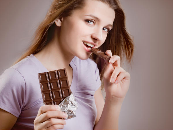 Chocolate Day: Why Women Crave For It - Boldsky.com