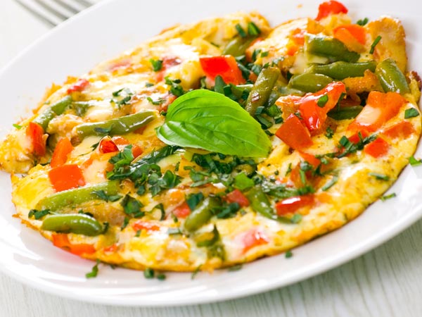 Why Omlette Is A Good Breakfast Option - Boldsky.com