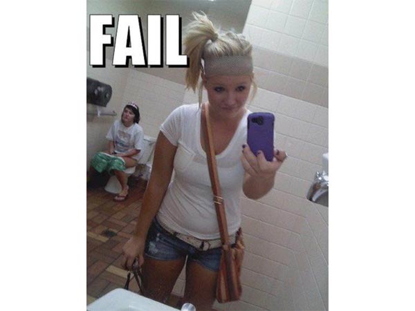 Oops! Hysterically Funny Photo Bloopers - Boldsky.com