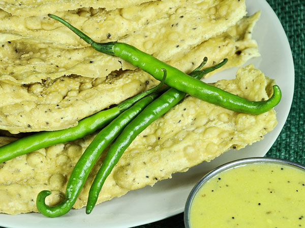 Easy And Simple Fafda Recipe - Boldsky.com