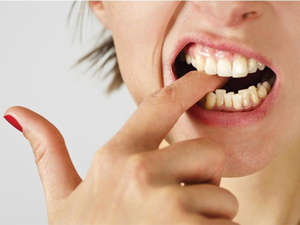 Nasty Facts About Nail Biting - Boldsky.com