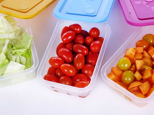 Tips To Clean Plastic Food Containers - Boldsky.com