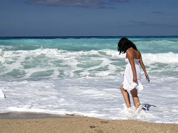 5 Skin Care Tips Before Hitting The Beach - Boldsky.com