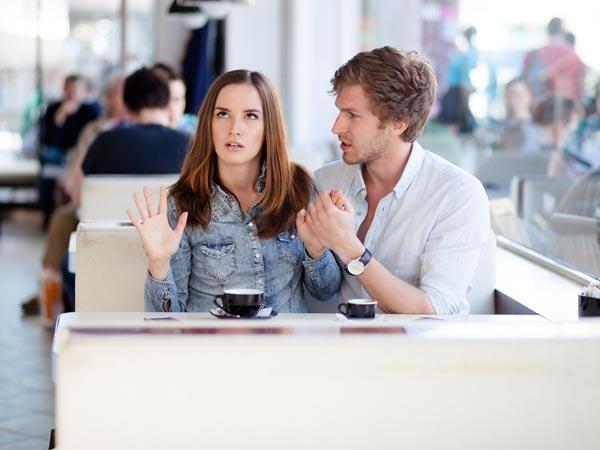 7 Ways Women Cleverly Tempt A Man - Boldsky.com