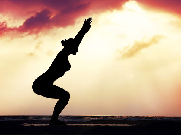 Utkatasana Or Chair Pose To Help Get A Flat Tummy - Boldsky.com