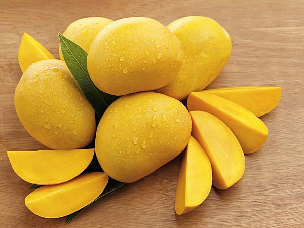 How Does A Mango Facial Improve Your Skin Tone - Boldsky.com