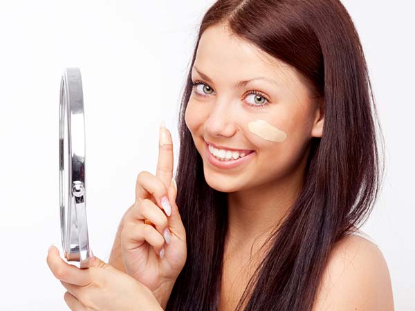 Three Quick Steps For A Weightless Makeup! - Boldsky.com