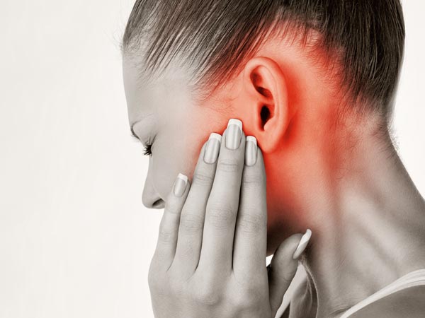 Easiest Trick To Clear A Clogged Ear - Boldsky.com