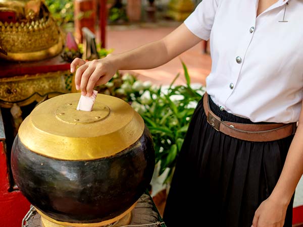 What Is The Concept Of Hundi In Temple? - Boldsky.com