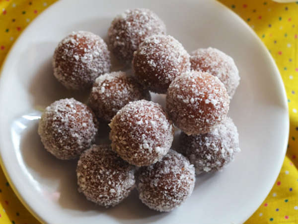 Easy Homemade Dry Gulab Jamun Recipe For Ganesh Chaturthi - Boldsky.com