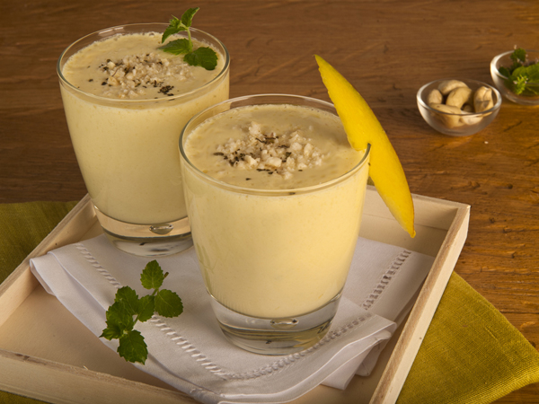 Yummy Sweet Dry Fruit Lassi - Boldsky.com