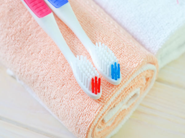 The Ugly Truth About Your Toothbrush - Boldsky.com
